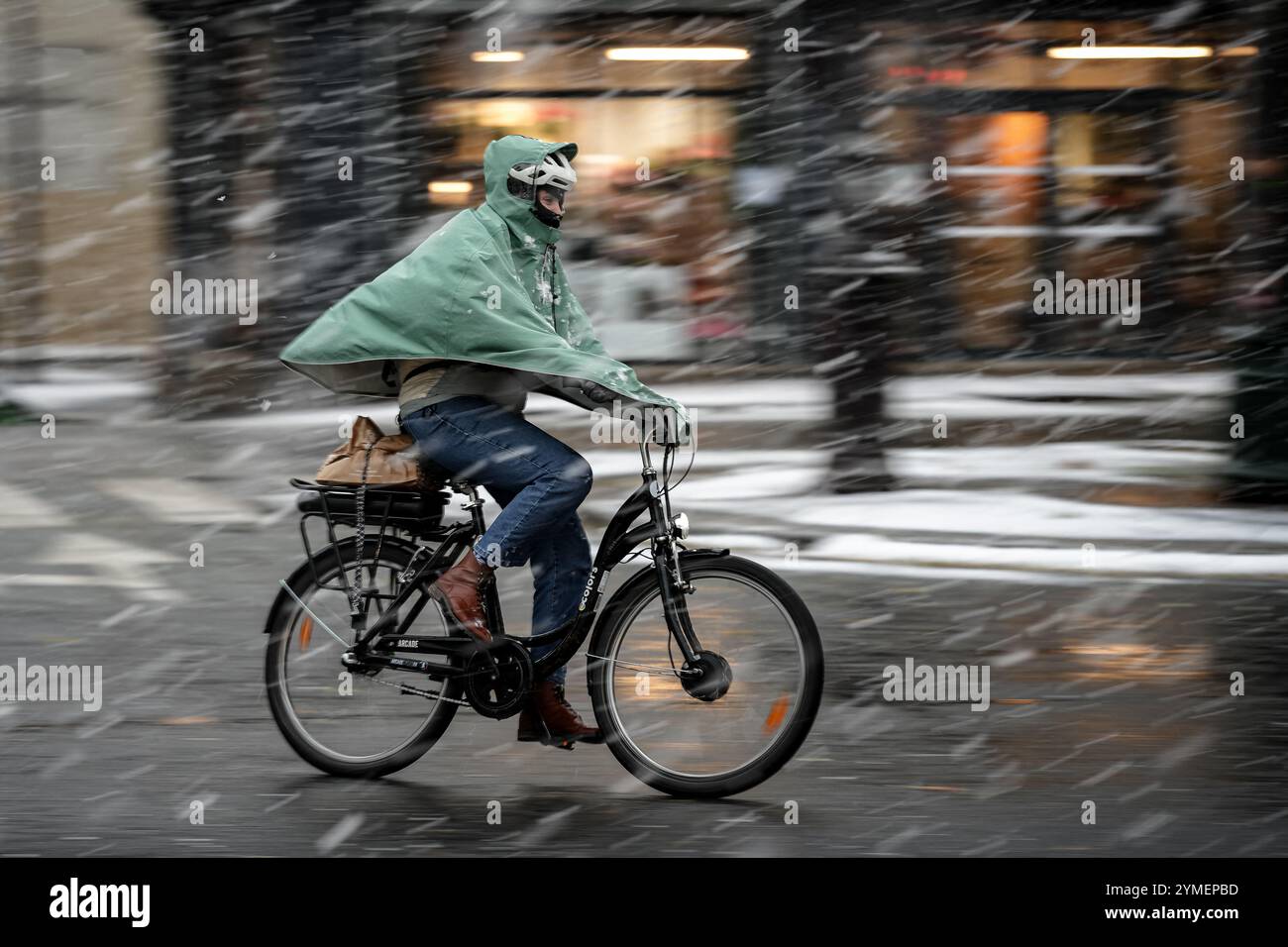 Snowfall in Paris, France, on Thursday, November 21, 2024. Winter storm ...