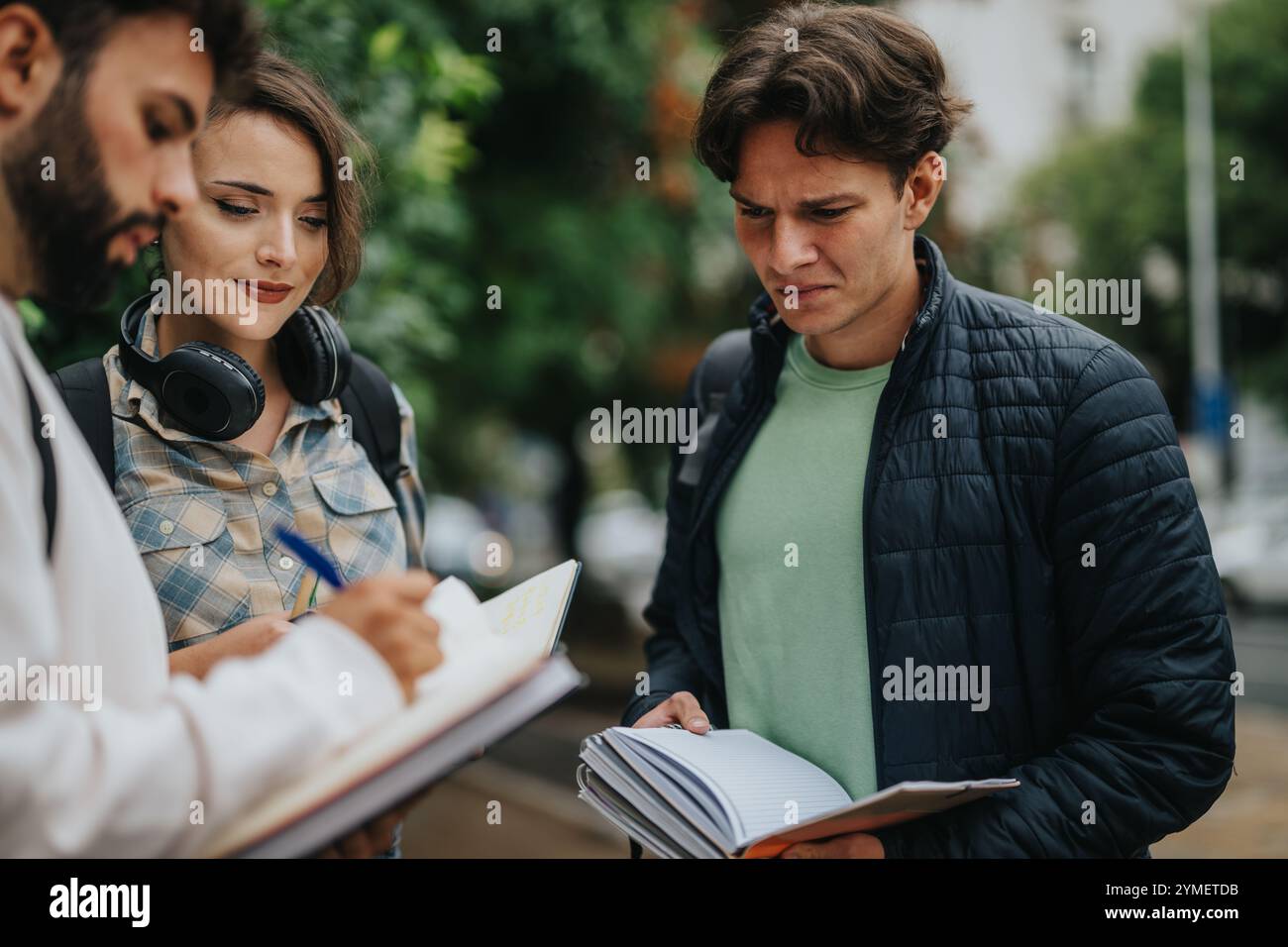 Group of students discussing notes outdoors on campus Stock Photo - Alamy