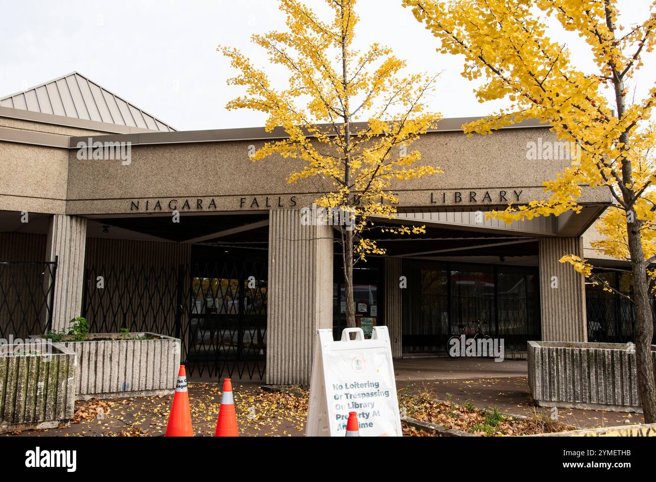 Public library on Victoria Avenue in Niagara Falls, Ontario, Canada ...