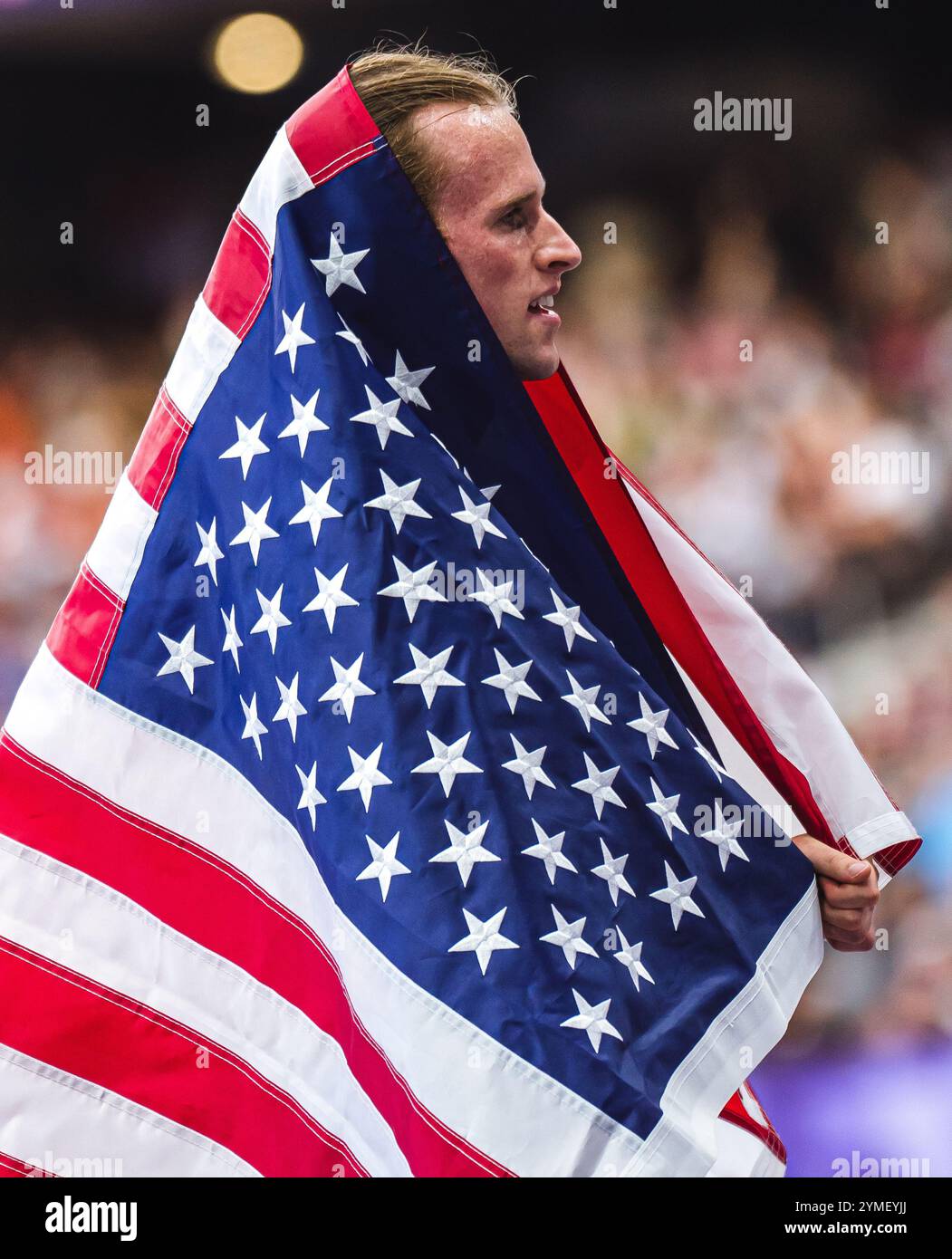 Cole Hocker celebrating her medal with her country's flag at the Paris ...