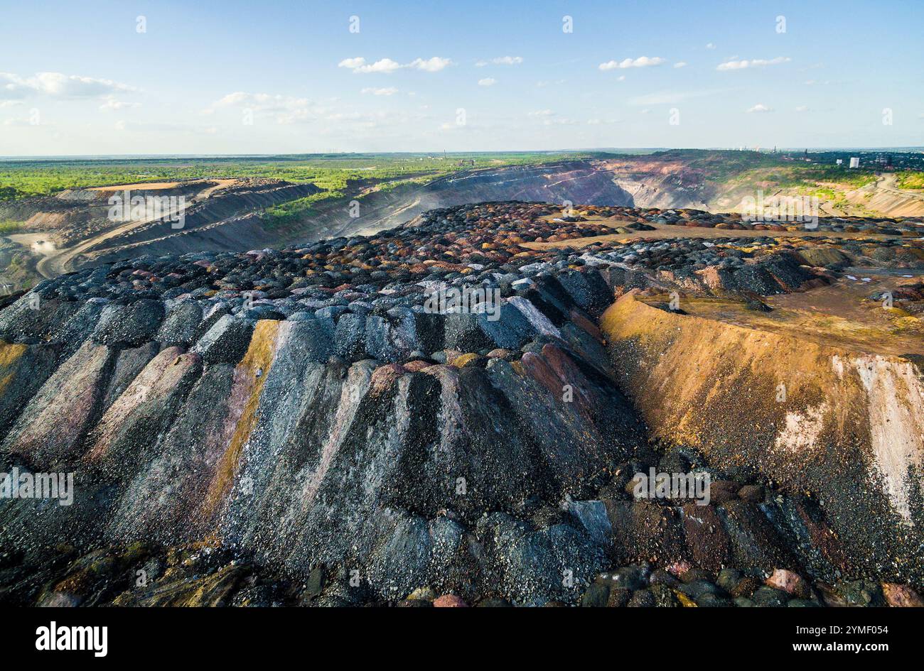 Coal quarries hi-res stock photography and images - Alamy