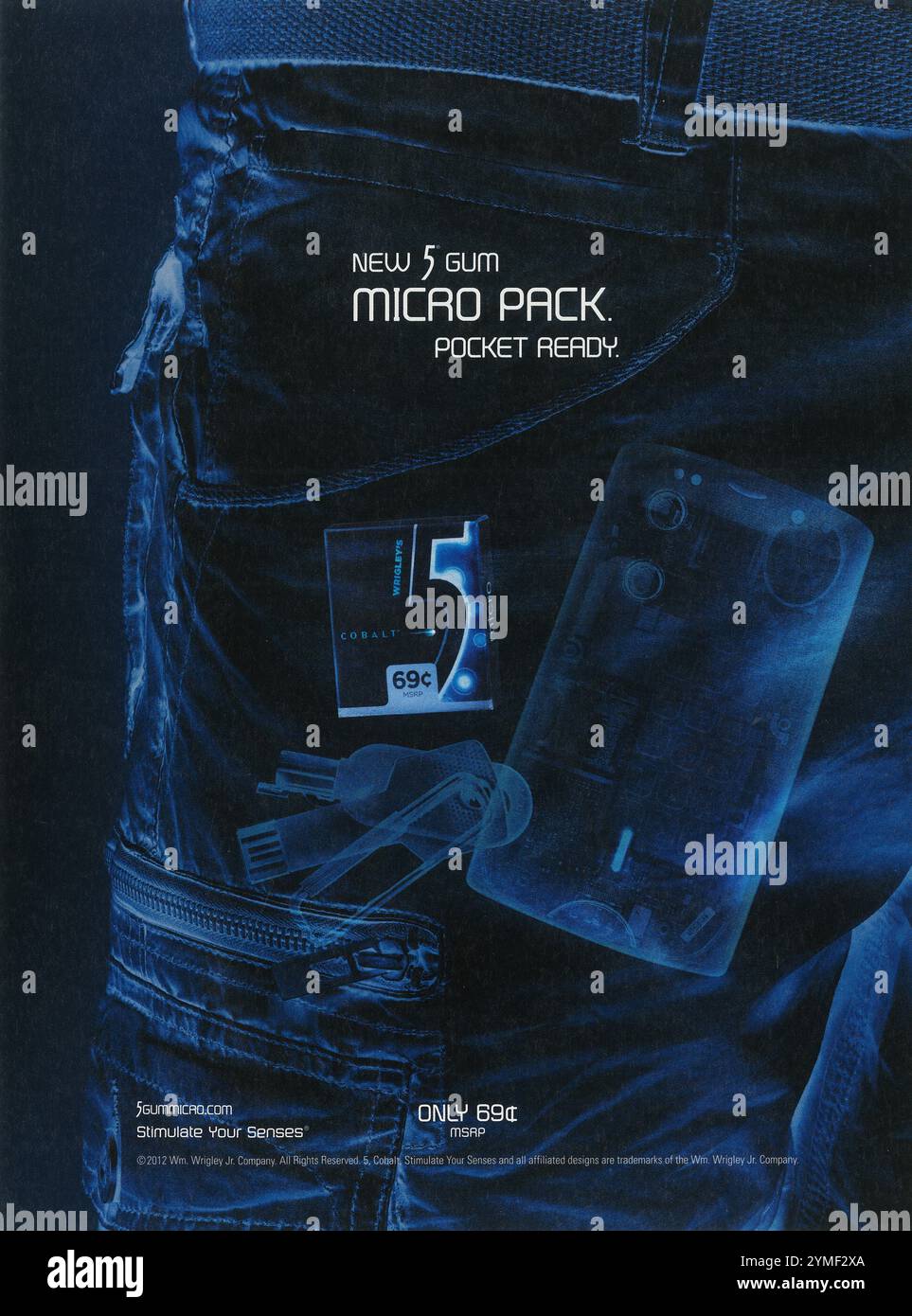 Pack of gum pocket hi-res stock photography and images - Alamy