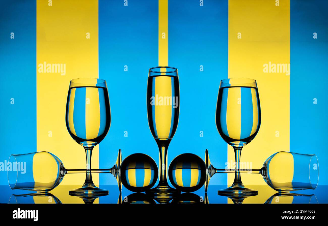 Yellow symmetry hi-res stock photography and images - Alamy