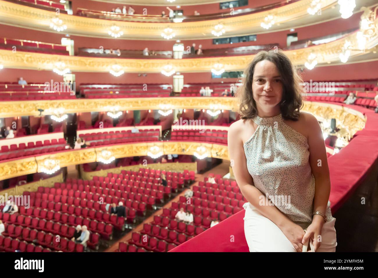 Tourist woman posing grand hi-res stock photography and images - Alamy