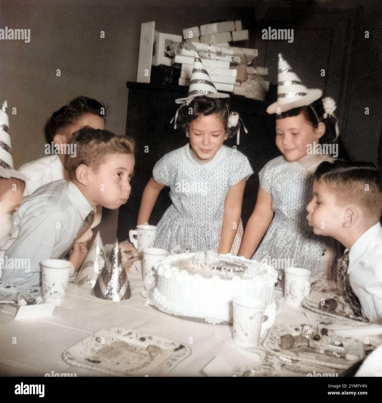 1950s historical children hi-res stock photography and images - Alamy