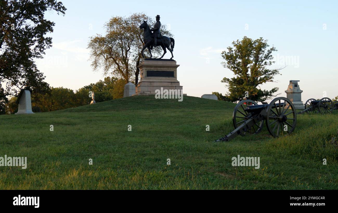 Artillery battery and monuments at the historic American Civil War ...
