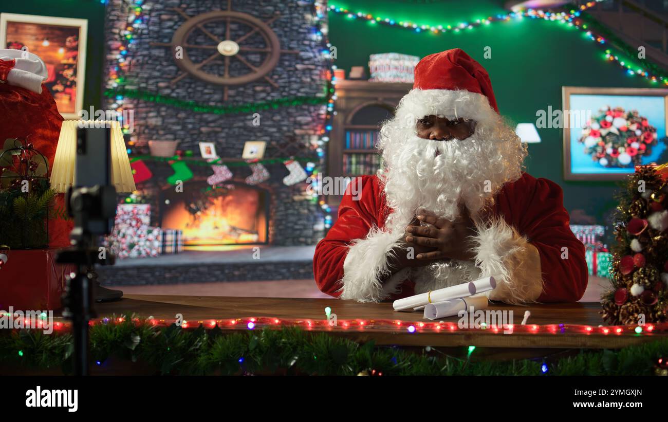 Santa claus live streaming video hi-res stock photography and images ...