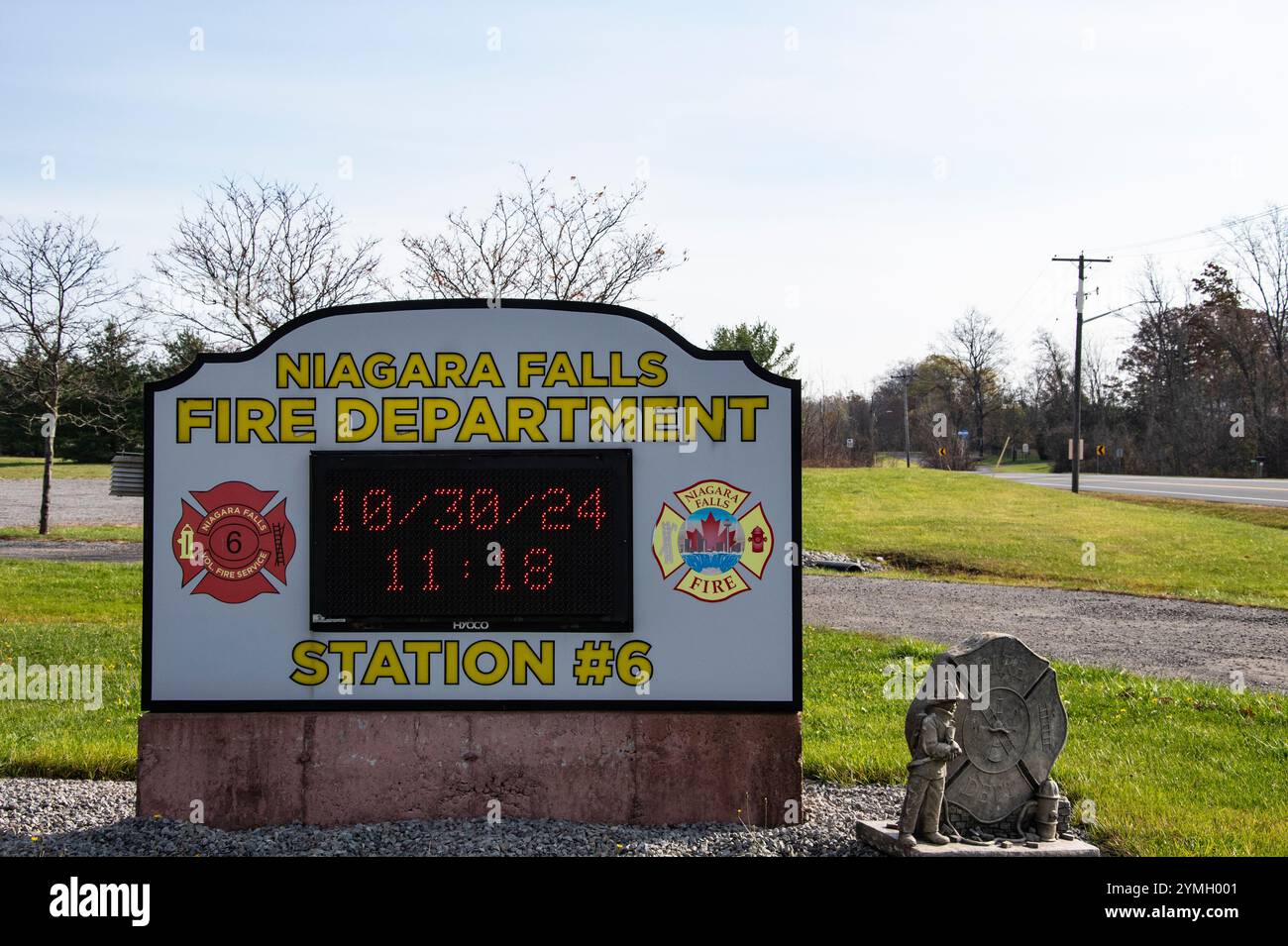 Fire station road sign hi-res stock photography and images - Alamy