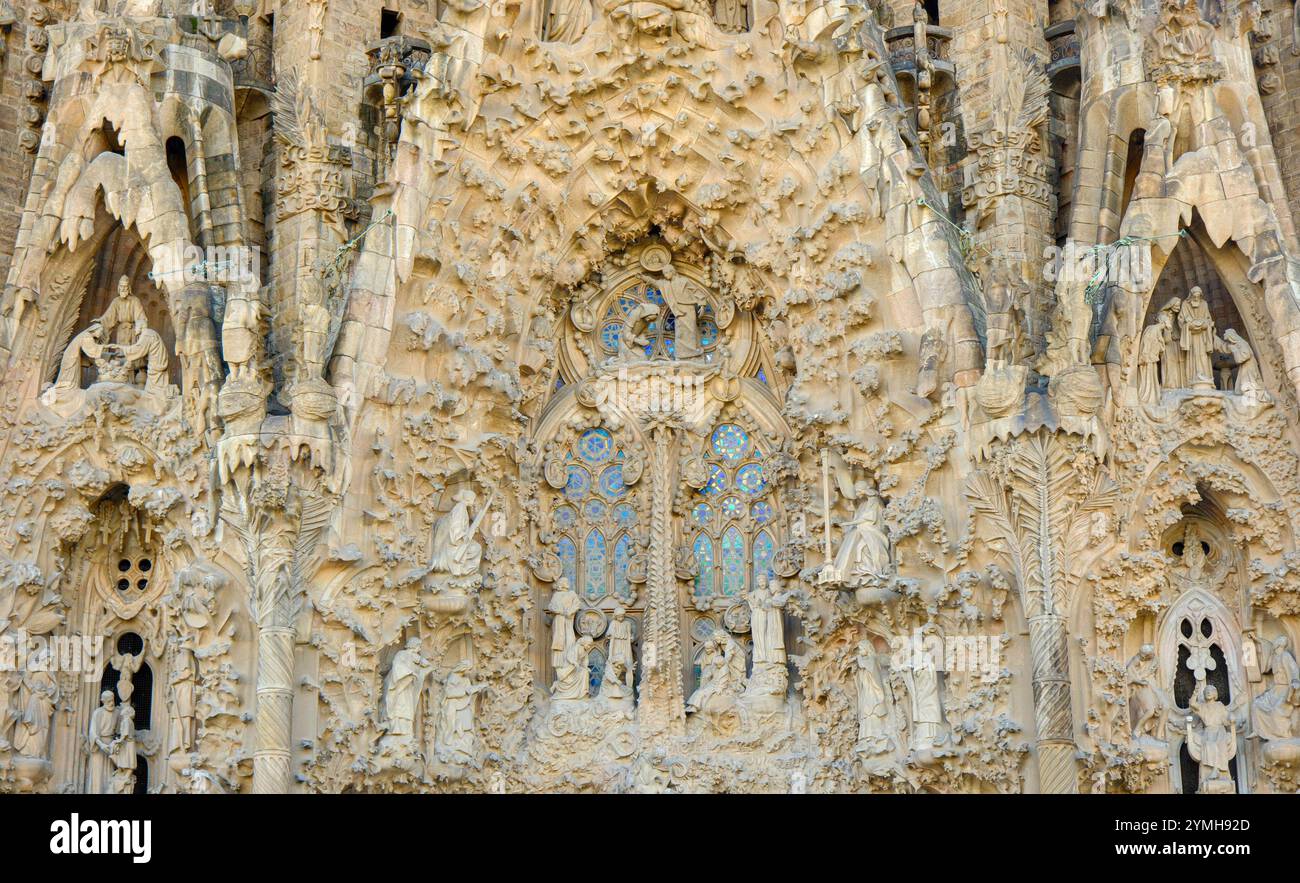 BARCELONA, SPAIN - October 3, 2024: The Sagrada Fam lia, Antoni Gaudis iconic basilica, stands ...