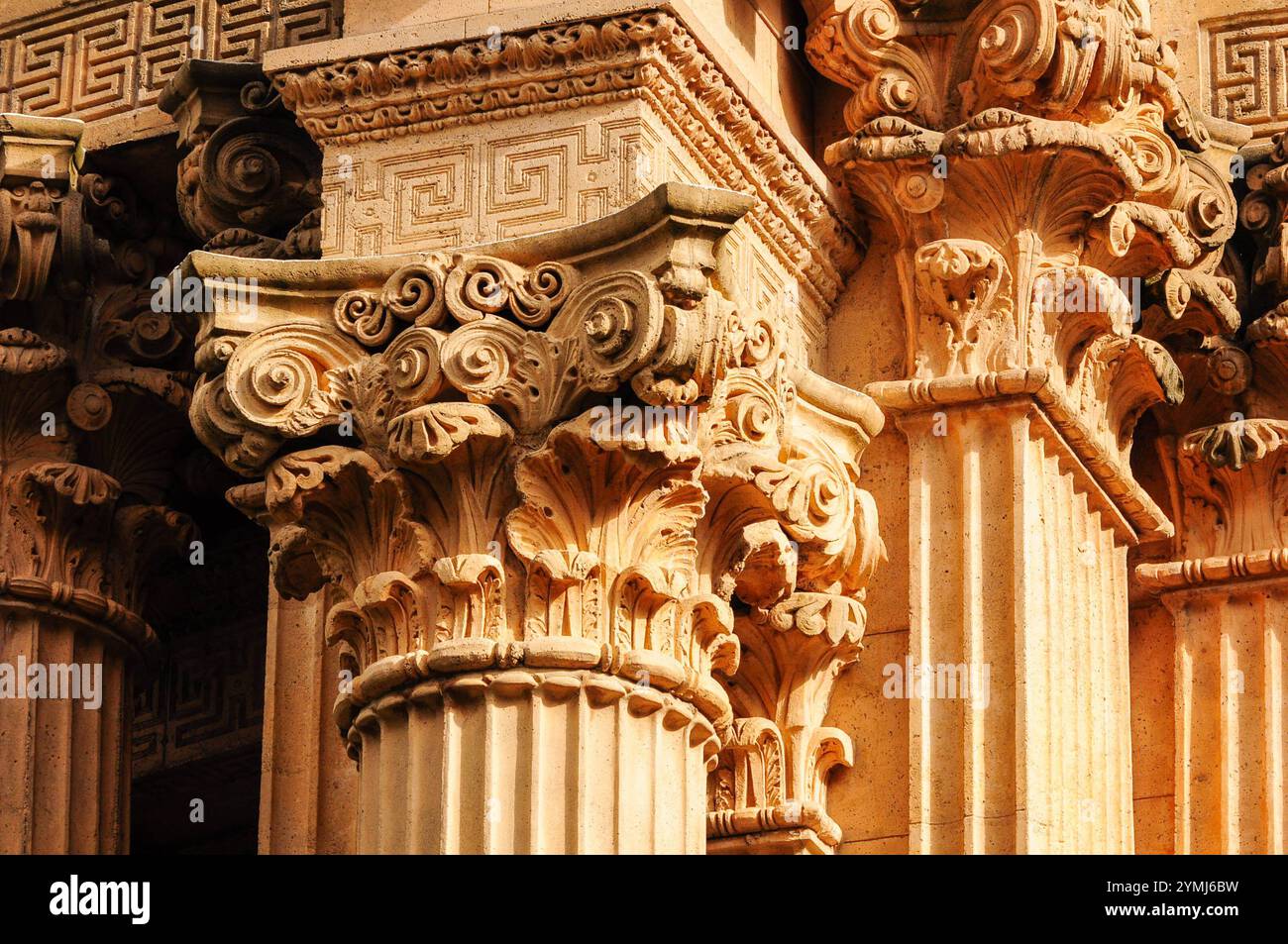 Featuring ornate columns hi-res stock photography and images - Alamy