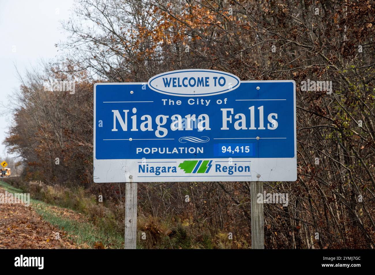 Welcome to the city of Niagara Falls sign on 20 in Ontario, Canada ...