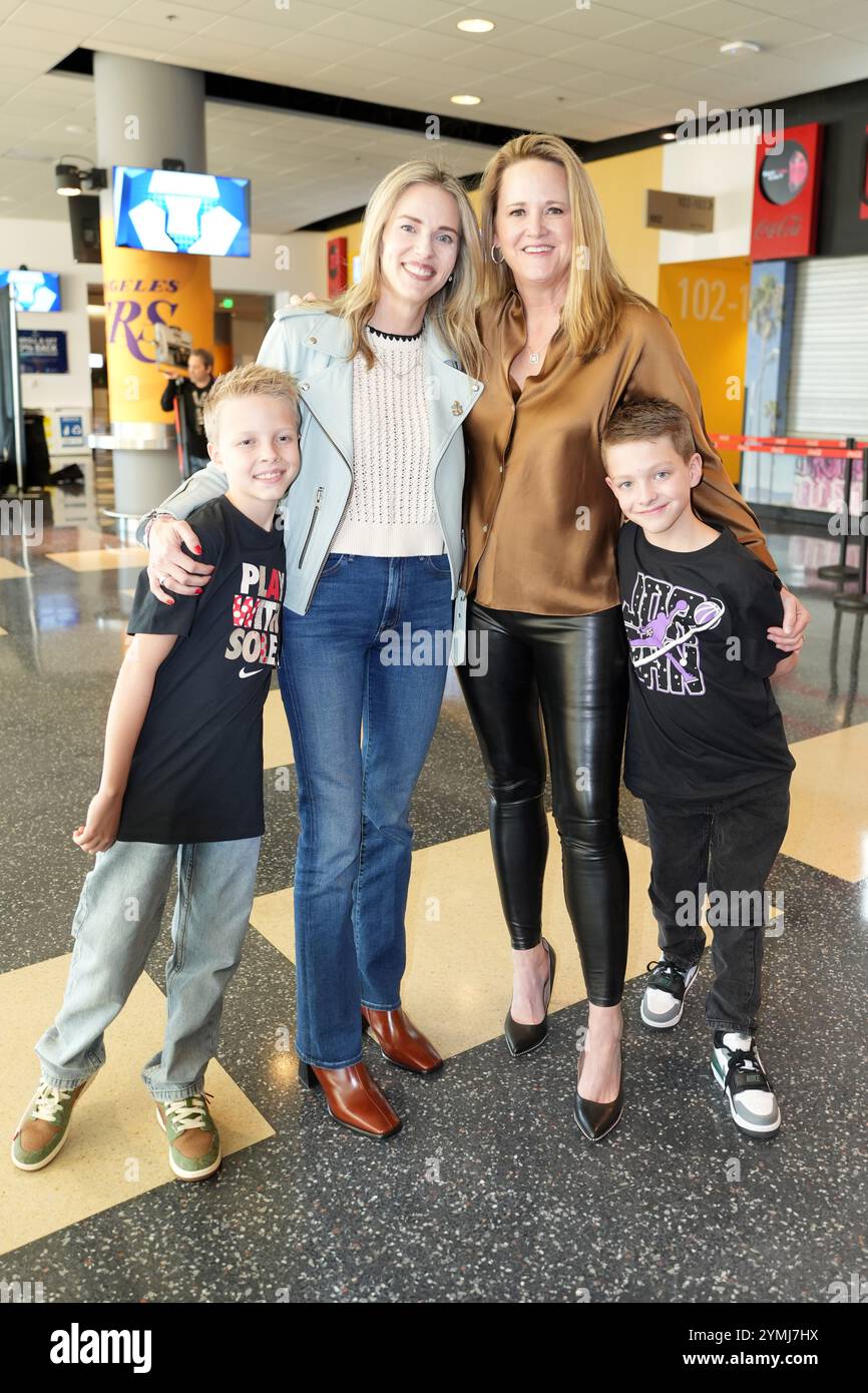 Los Angeles, United States. 21st Nov, 2024. LA Sparks coach Lynne ...