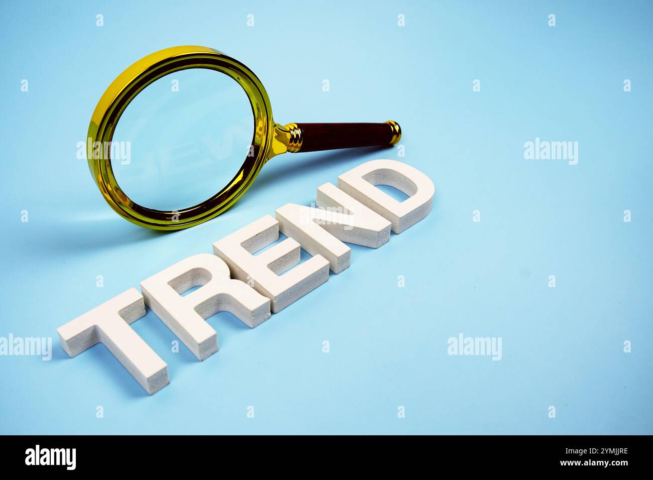 Trend word with magnifying glass top view on blue background Stock ...