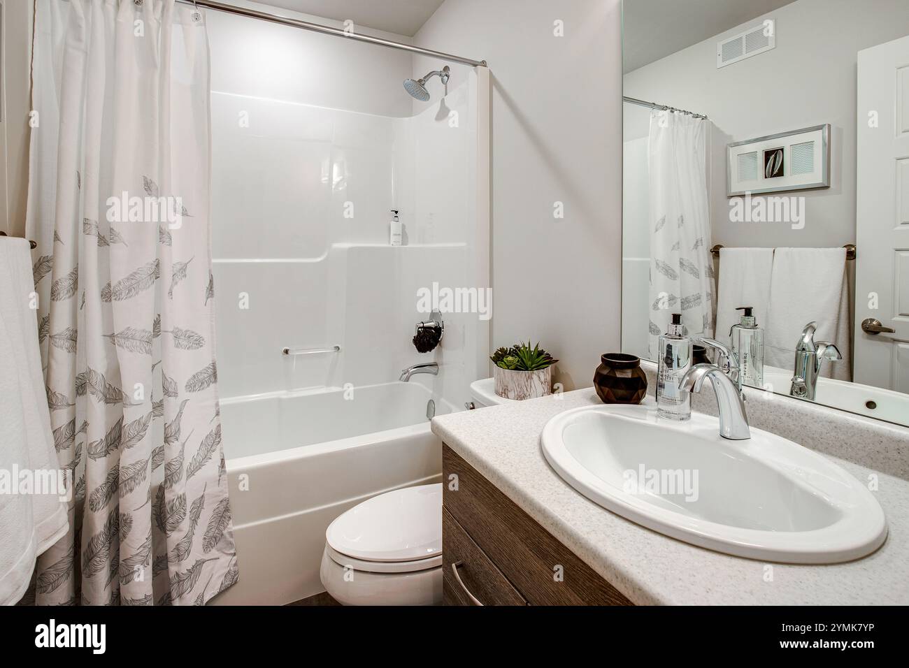 Well lit restroom hi-res stock photography and images - Alamy