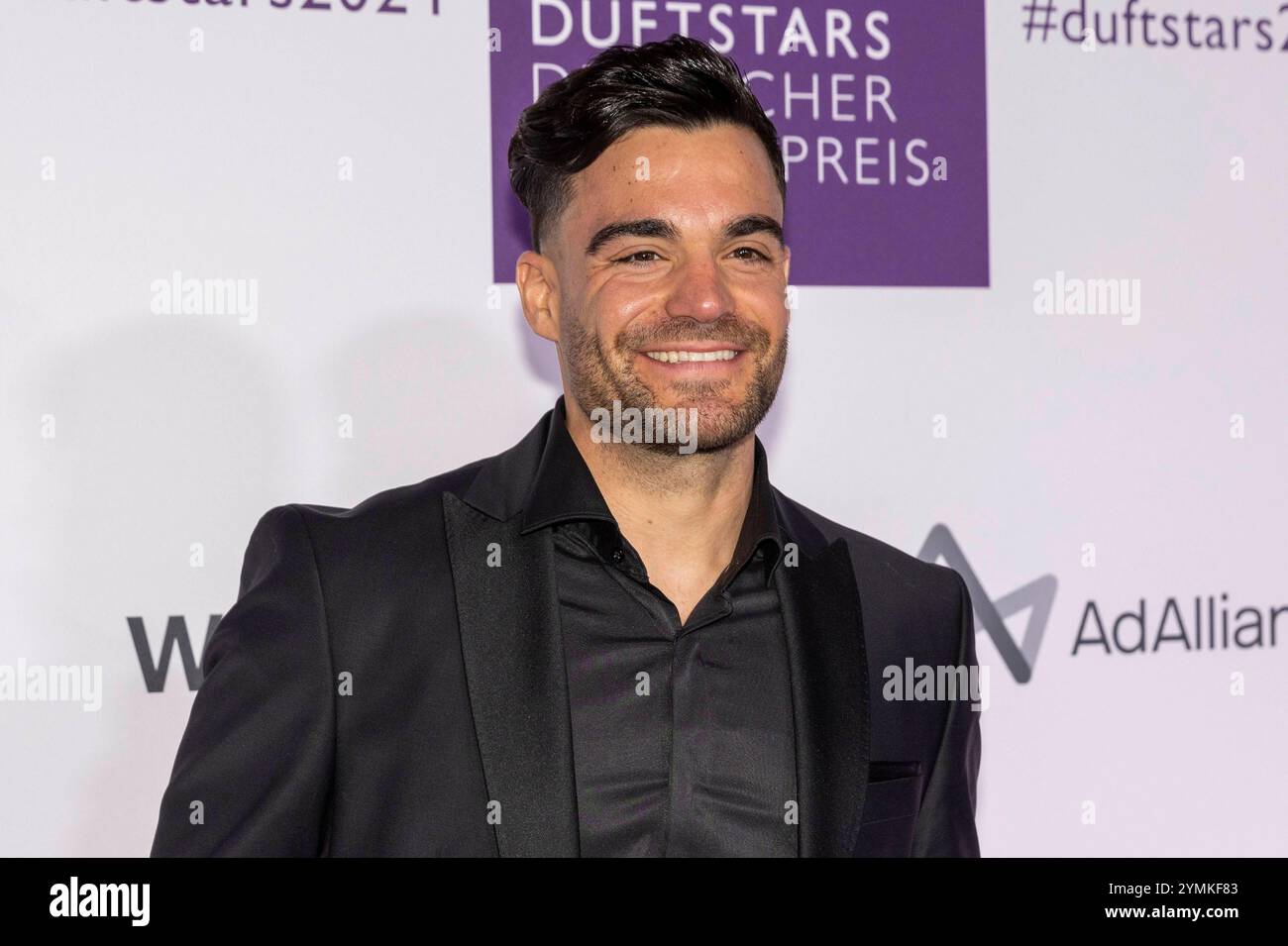 Stefano Zarrella bei den DUFTSTARS 2024 - Deutscher Parfumpreis ...