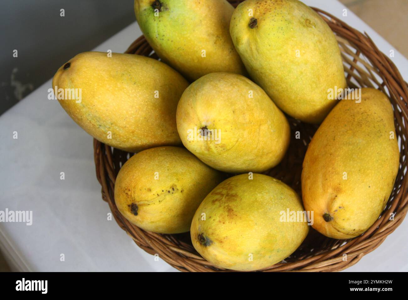 Dasheri mango, cultivar of mango (Mangifera indica), on display Stock ...
