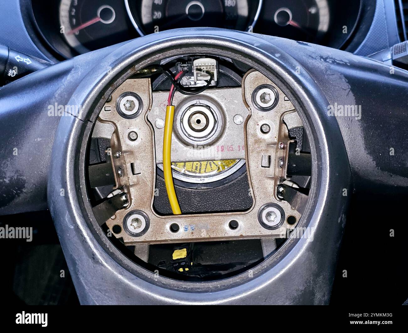 Replacement of airbag spiral cable clock spring with cracks of damaged ...