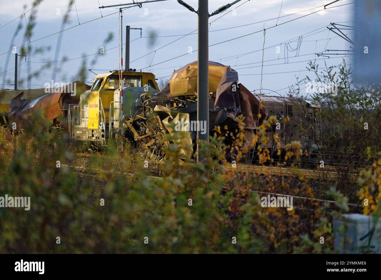Kerpen, Germany. 22nd Nov, 2024. Debris from a derailed freight train ...