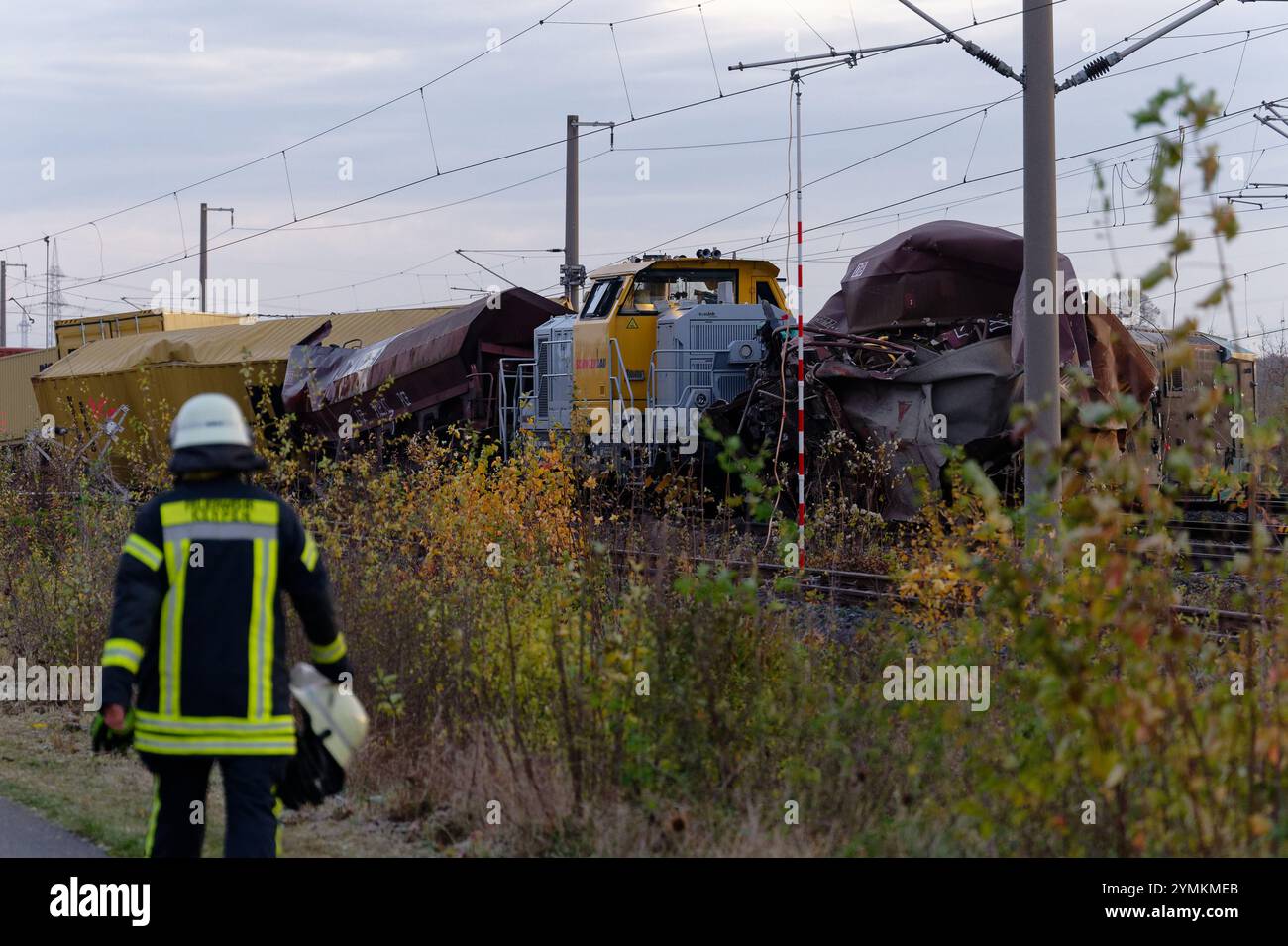 Kerpen, Germany. 22nd Nov, 2024. Debris from a derailed freight train ...