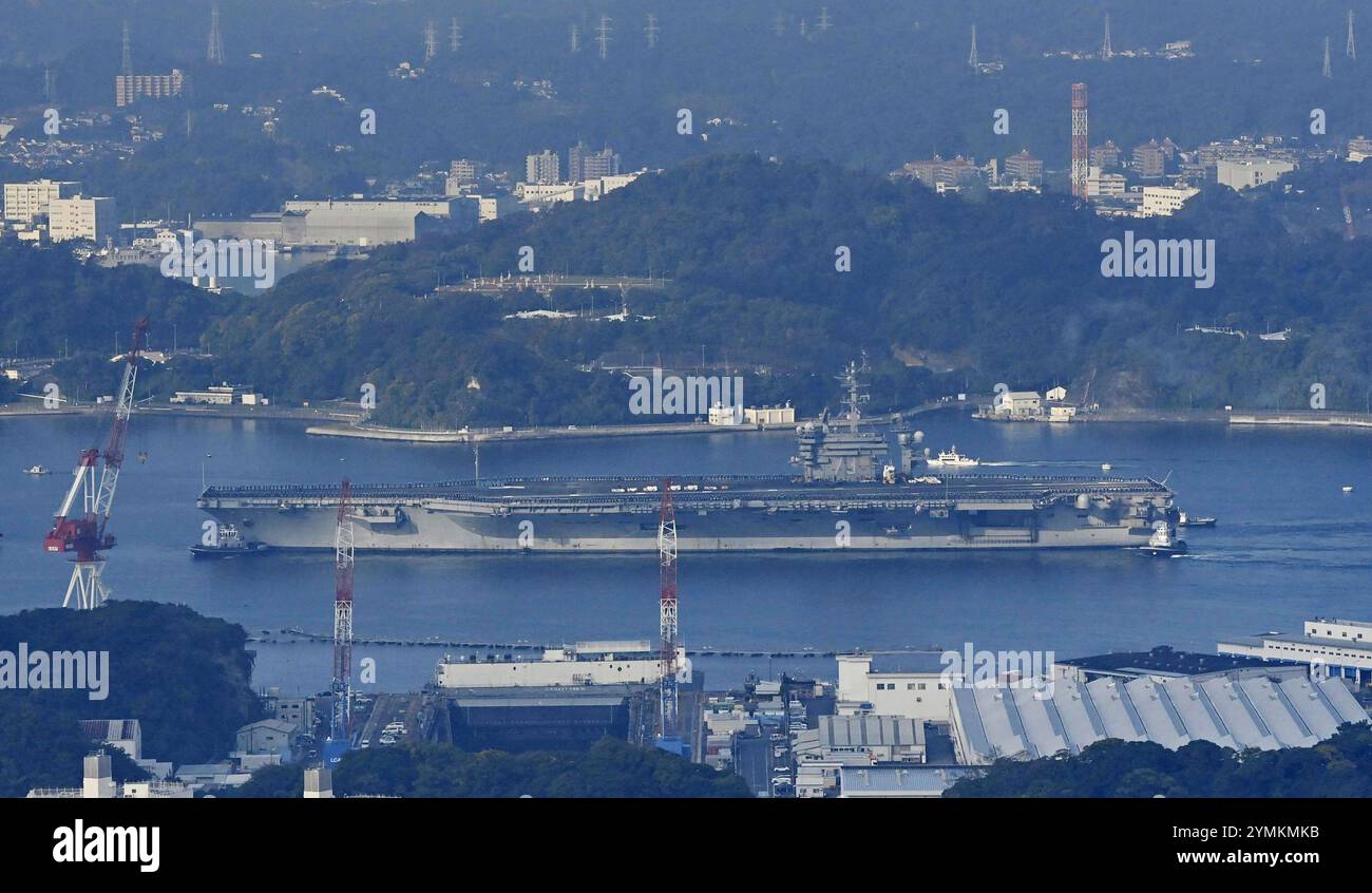The nuclear powered aircraft carrier USS George Washington arrives at ...