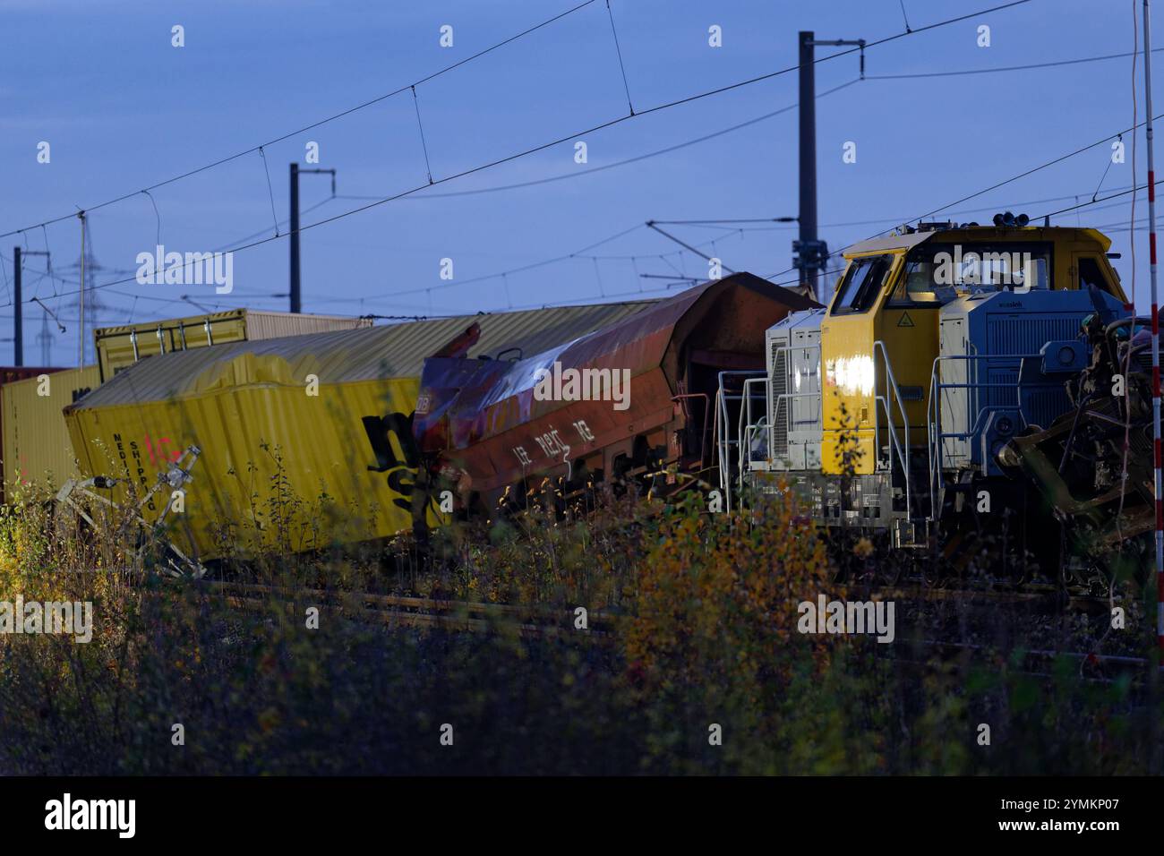 Kerpen, Germany. 22nd Nov, 2024. Debris from a derailed freight and ...