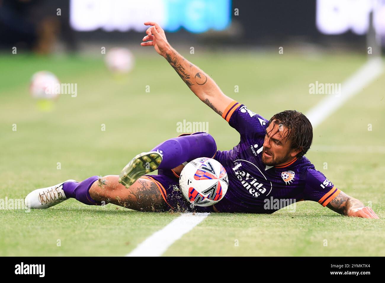 Sydney, Australia. 22nd Nov, 2024. Joshua Risdon of Glory unsucessfully ...