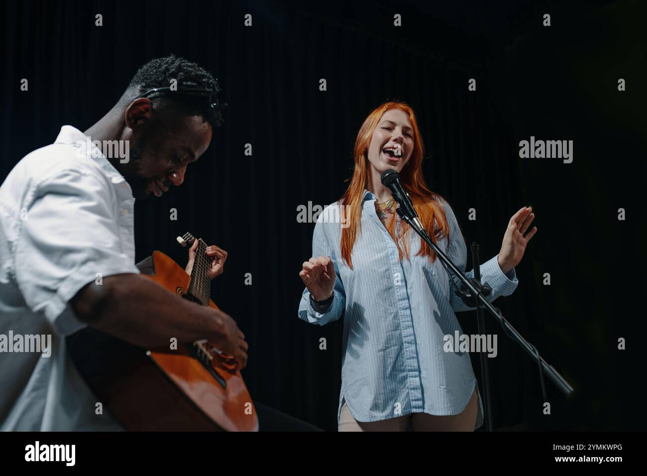 Performance setting hi-res stock photography and images - Alamy