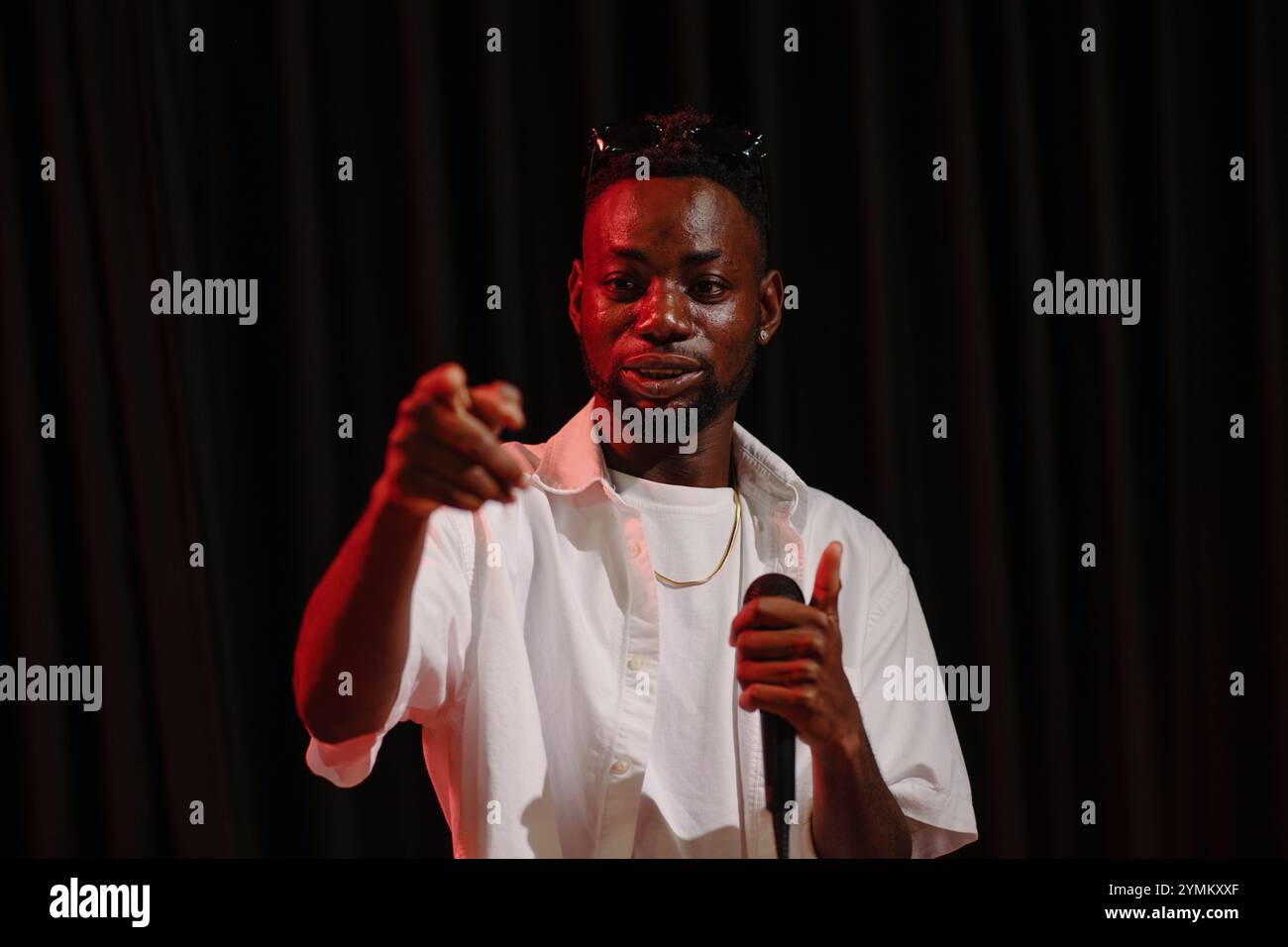 Stand up comedy night audience hi-res stock photography and images - Alamy