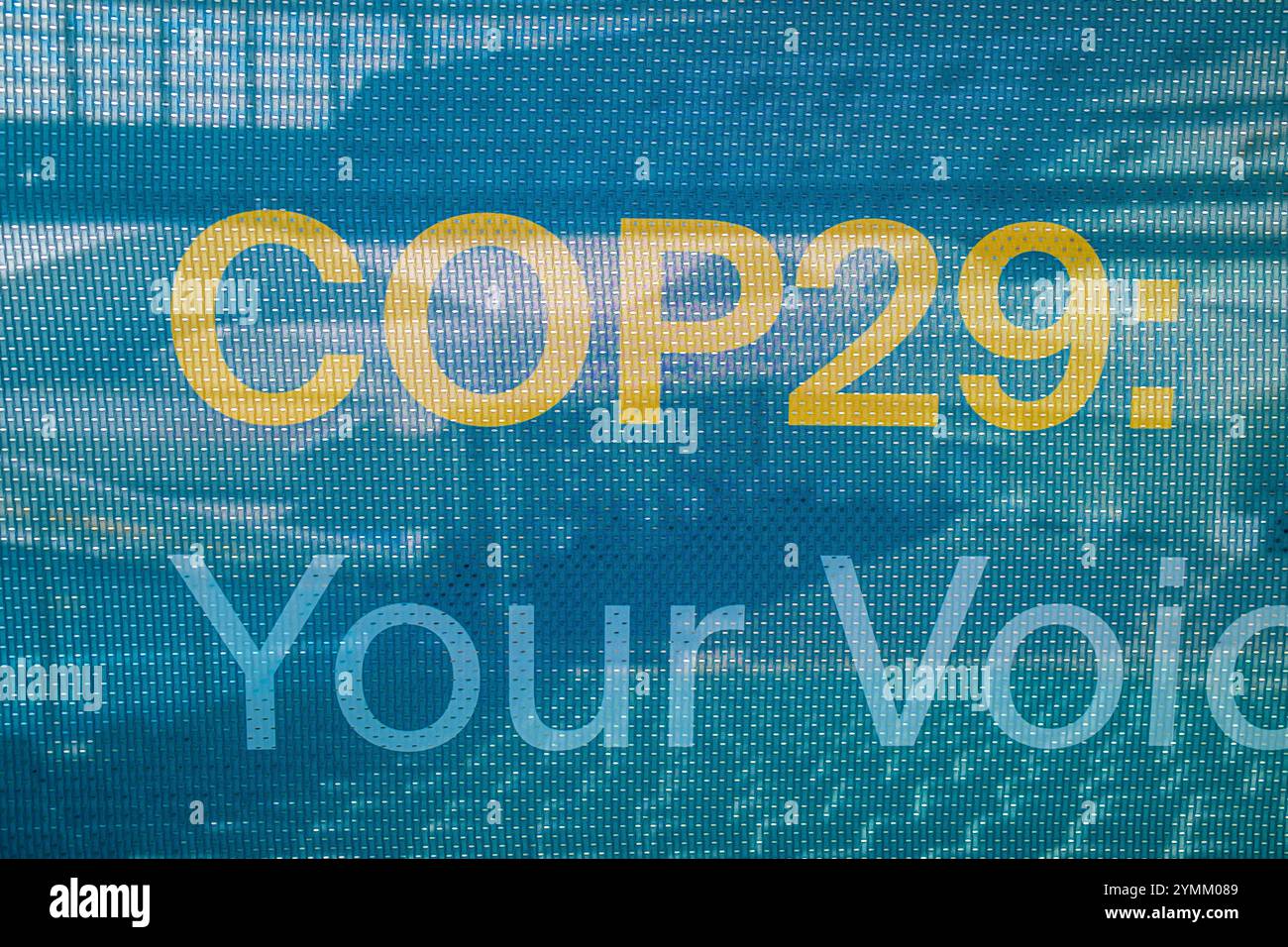 COP29 in Baku Azerbaijan, Baku am 21.11.2024: Eine Plane mit COP29 Schriftzug mit dem leeren ...