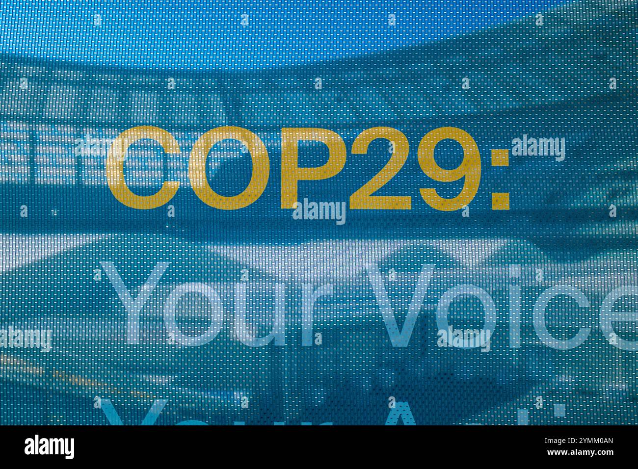 COP29 in Baku Azerbaijan, Baku am 21.11.2024: Eine Plane mit COP29 Schriftzug mit dem leeren ...