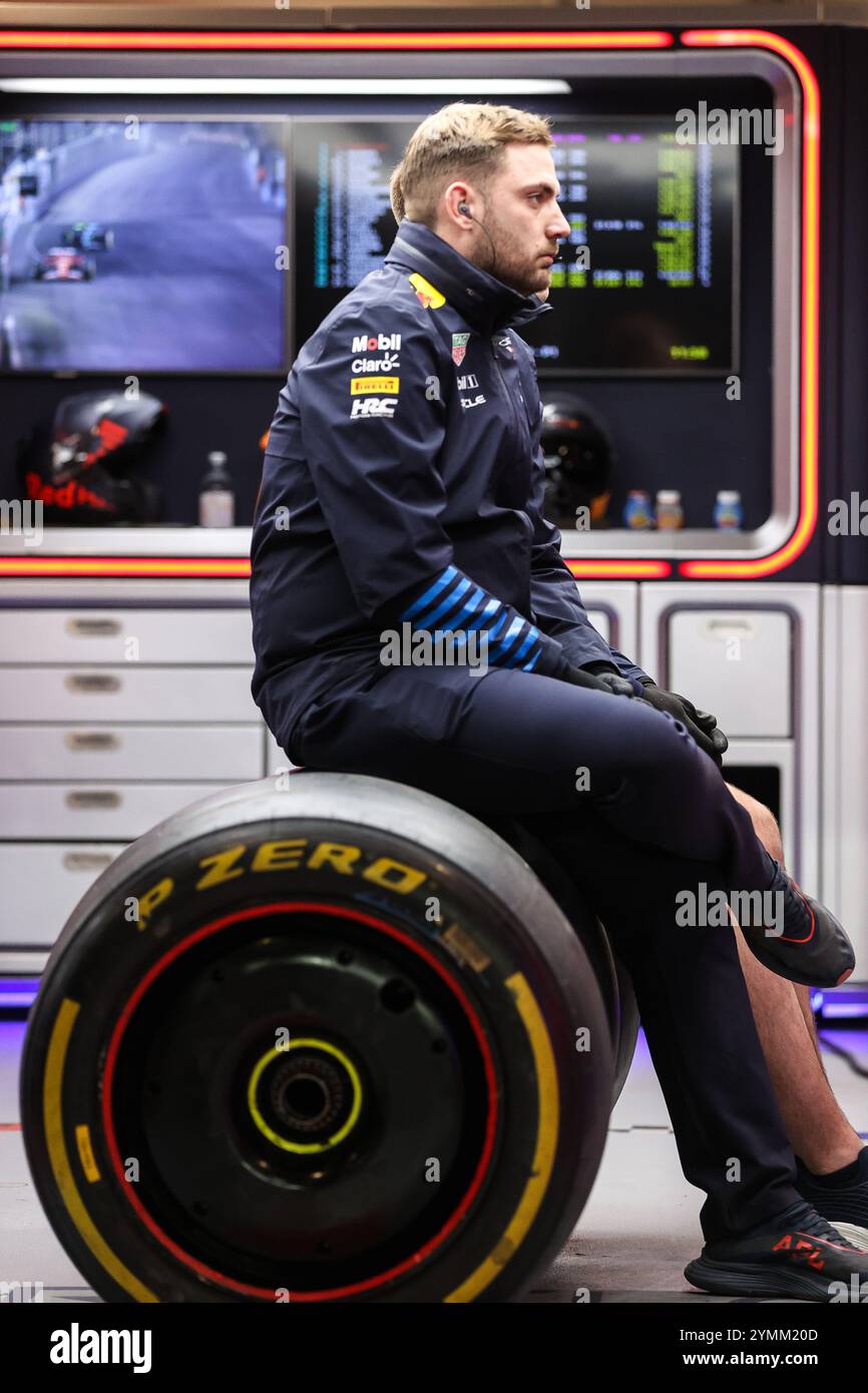 Las Vegas, NV, USA. 21st Nov, 2024. Red Bull Racing Honda team members ...
