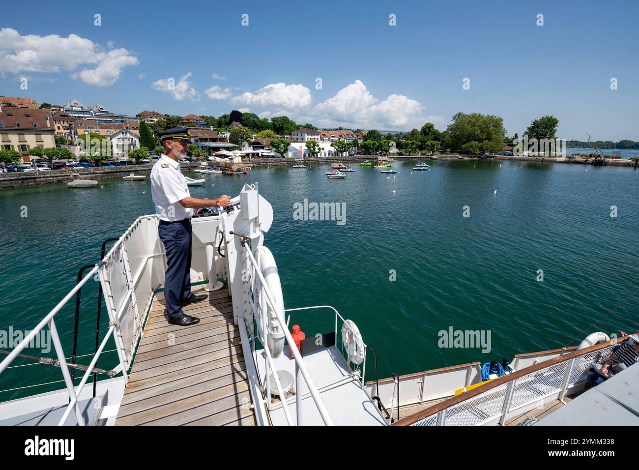 Capitaine de bateau hi-res stock photography and images - Alamy