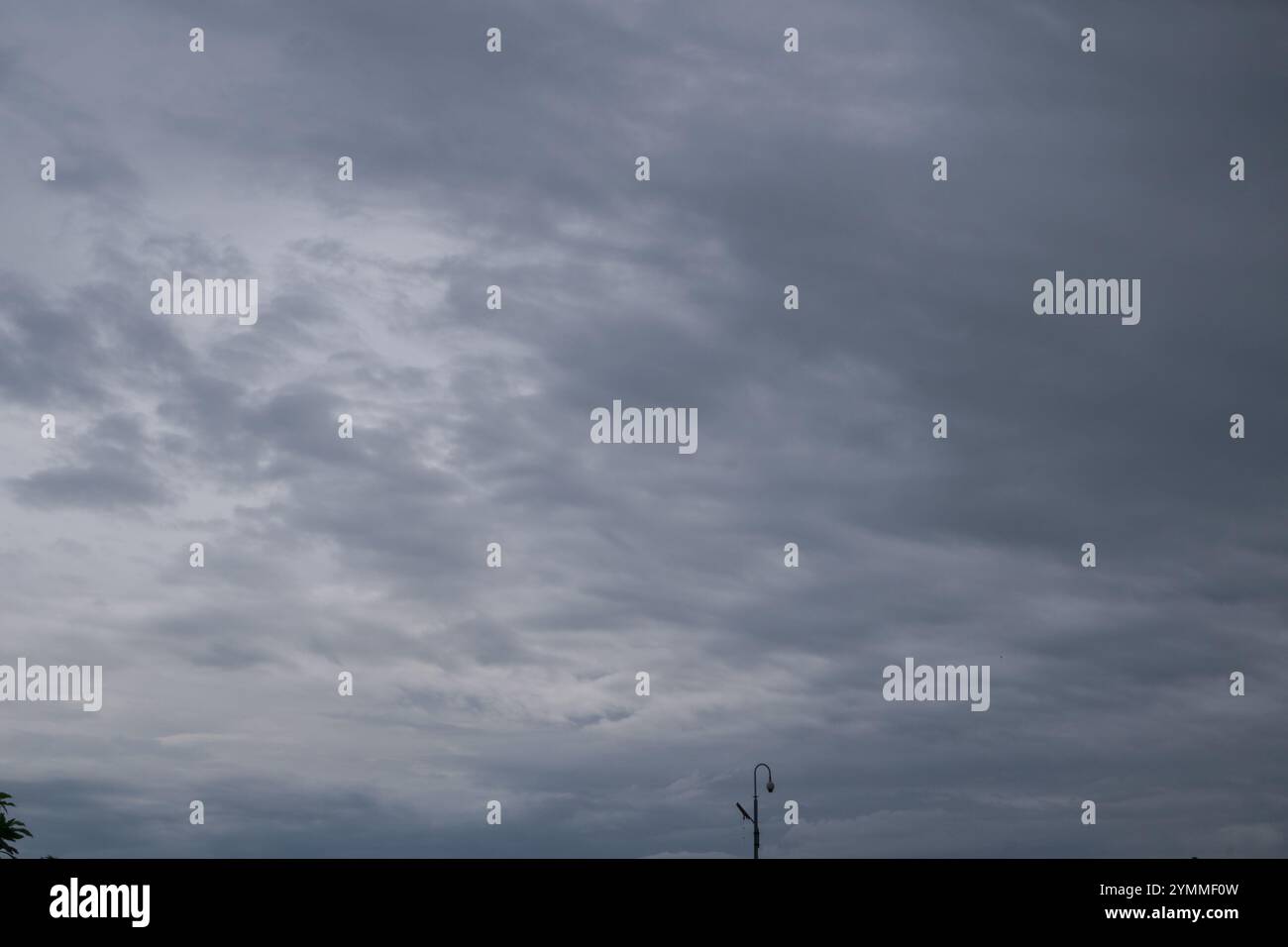 Moody sky dramatic cloud hi-res stock photography and images - Alamy