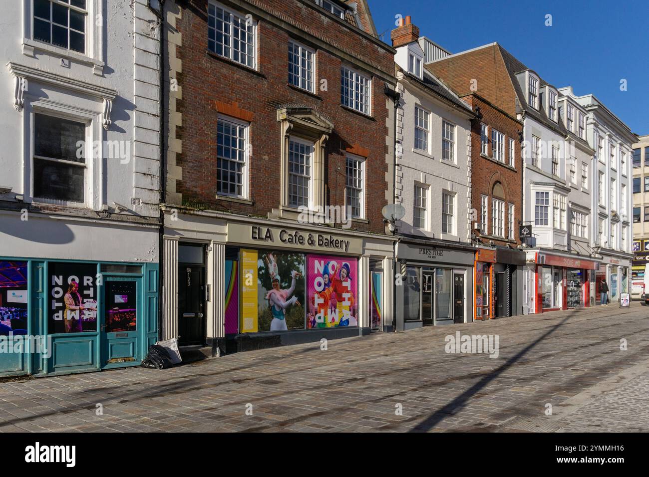English shop fronts hi-res stock photography and images - Alamy