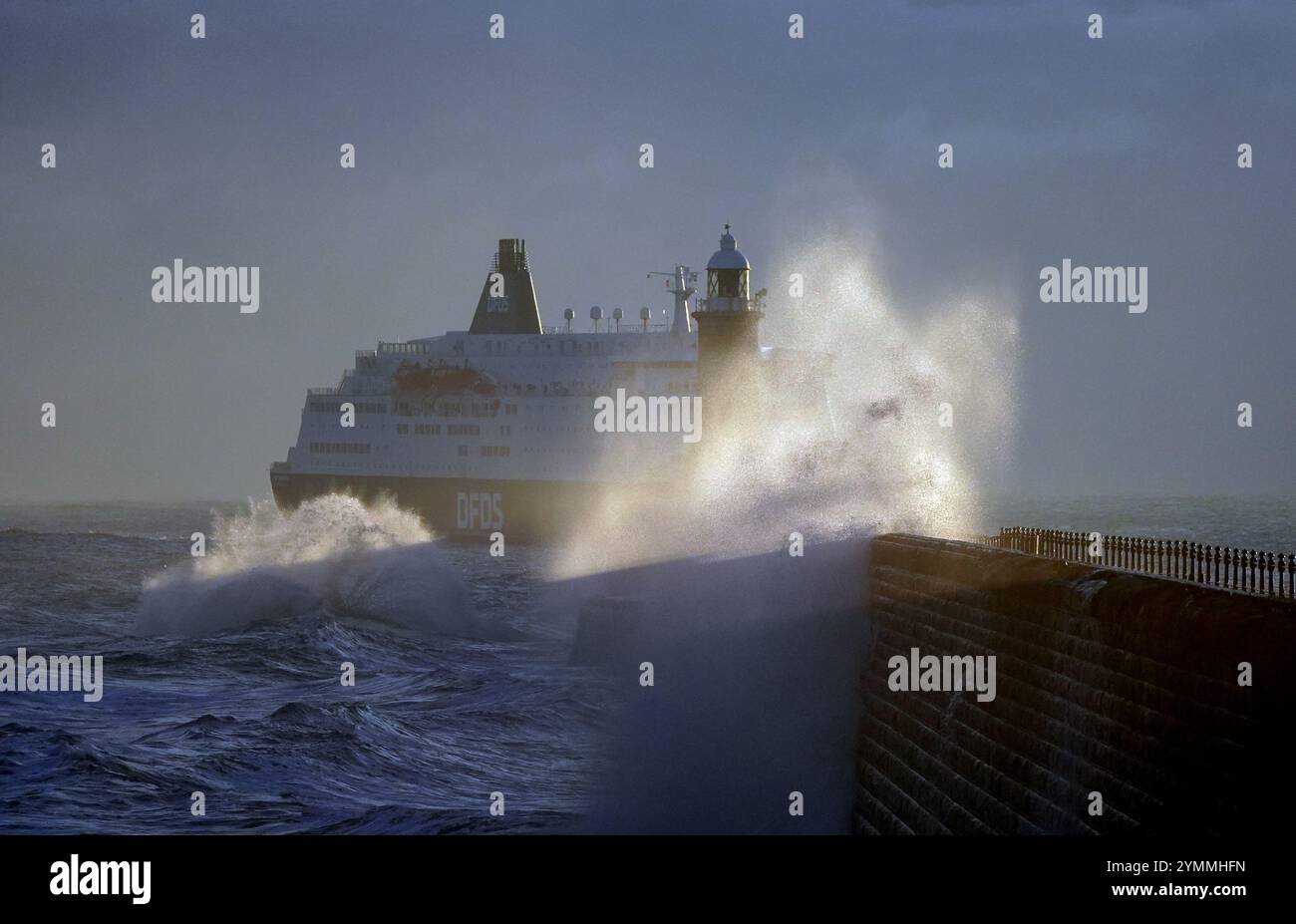 The DFDS ferry King Seaway battles rough seas near Tynemouth pier ...