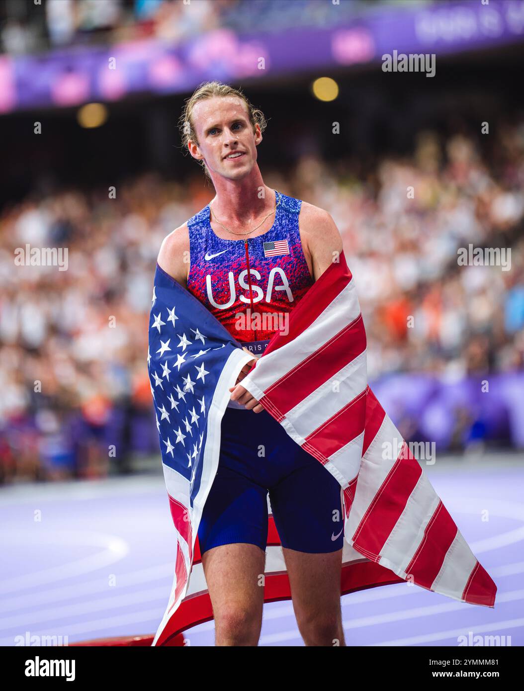 Cole Hocker celebrating her medal with her country's flag at the Paris ...