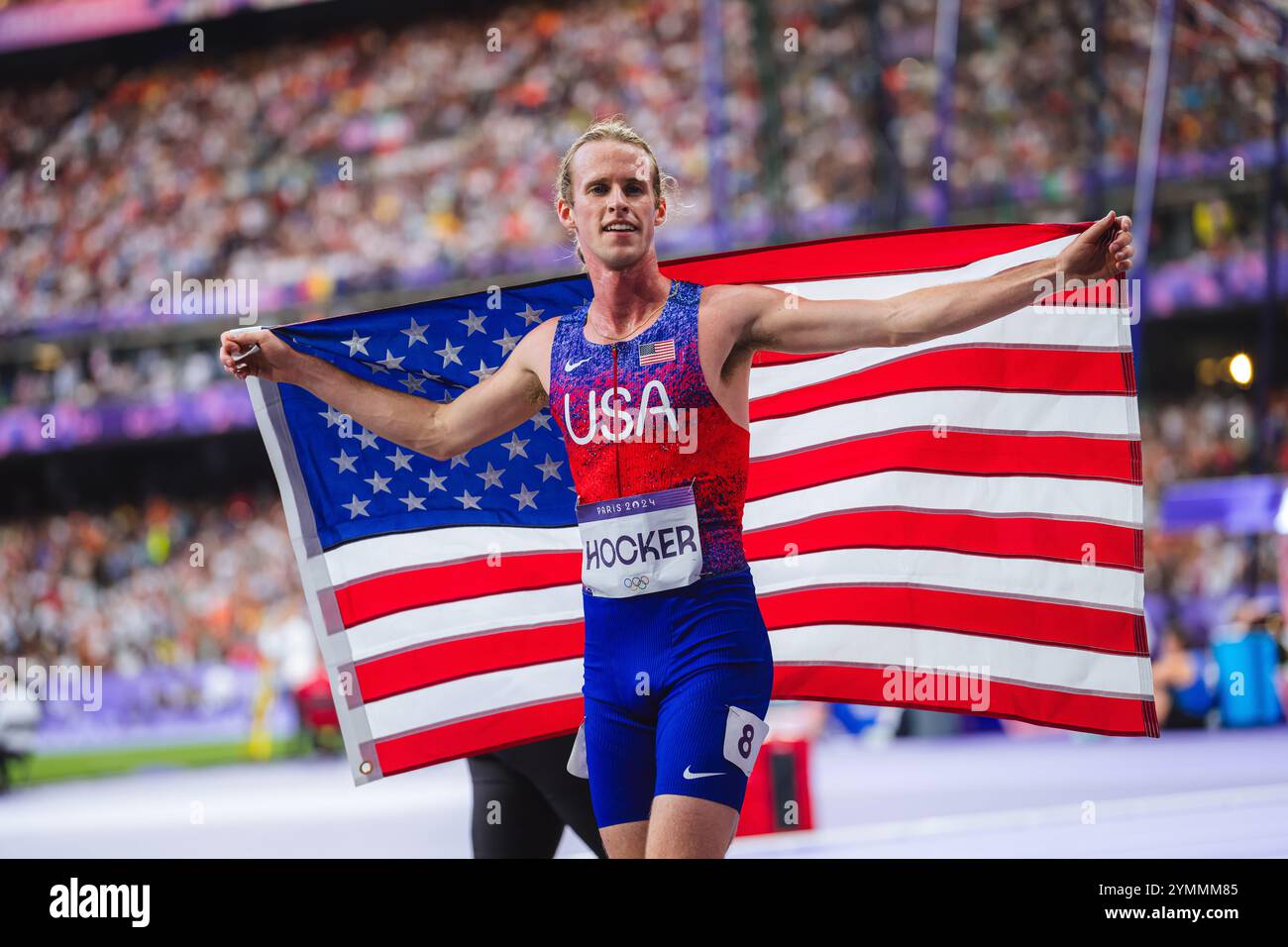 Cole Hocker celebrating her medal with her country's flag at the Paris ...