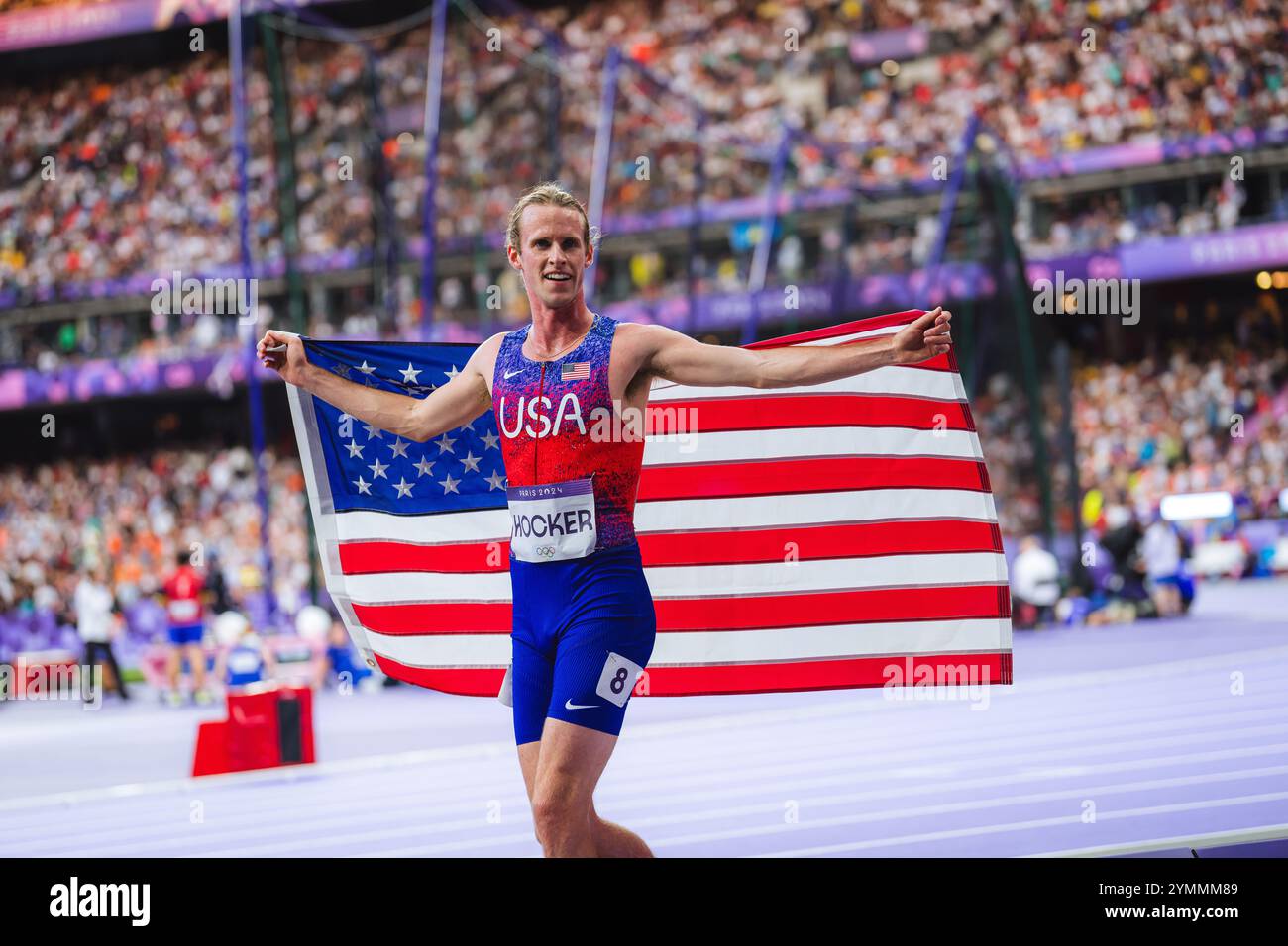 Cole Hocker celebrating her medal with her country's flag at the Paris ...