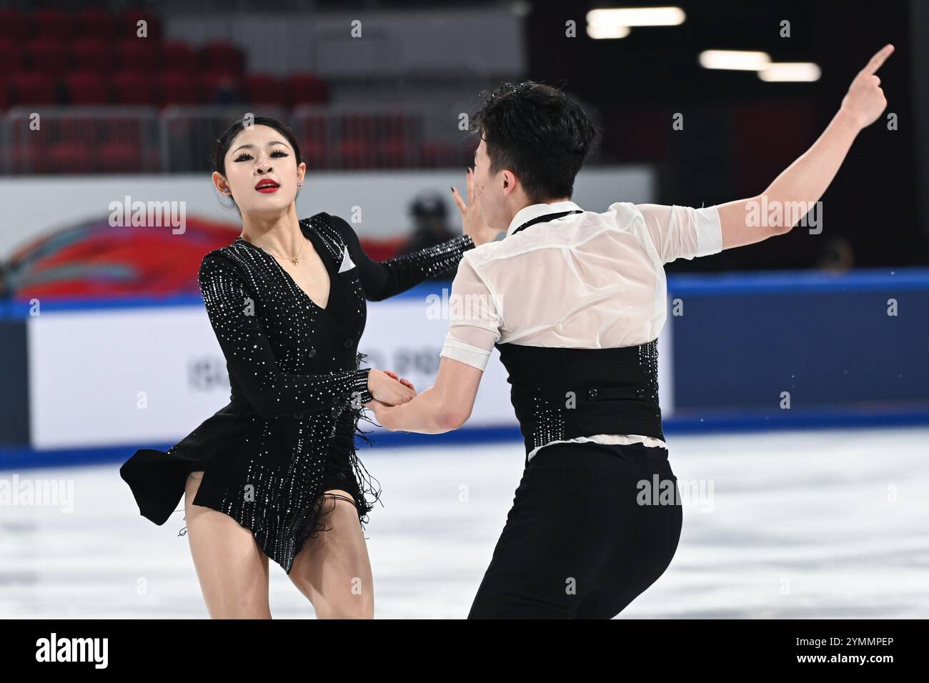 Chongqing. 22nd Nov, 2024. Xiao Zixi (L)/He Linghao of China compete ...