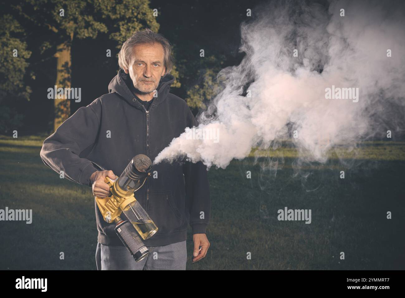 On location smoke machine hi-res stock photography and images - Alamy