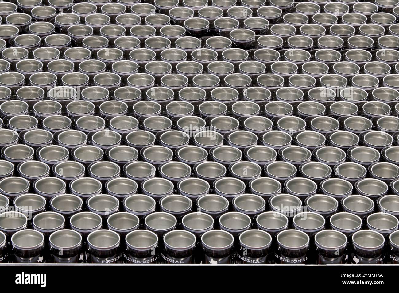 Empty beer cans hi-res stock photography and images - Alamy