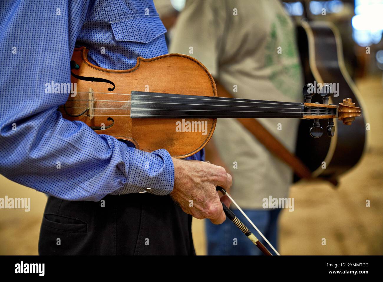 Man holding his Fiddle and bow Stock Photo - Alamy