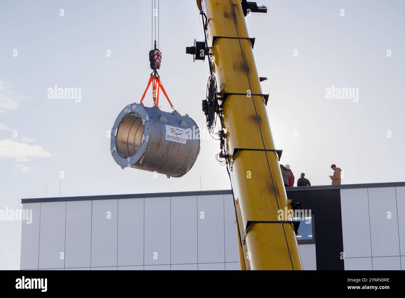 Mainz, Germany. 22nd Nov, 2024. The approximately 21-tonne magnetic ...