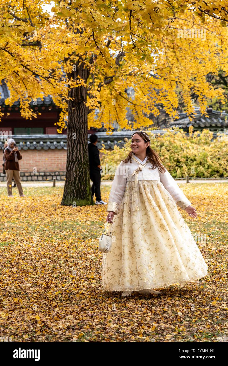 Tourists wearing traditional Korean folk costumes and Hanbok dresses in ...