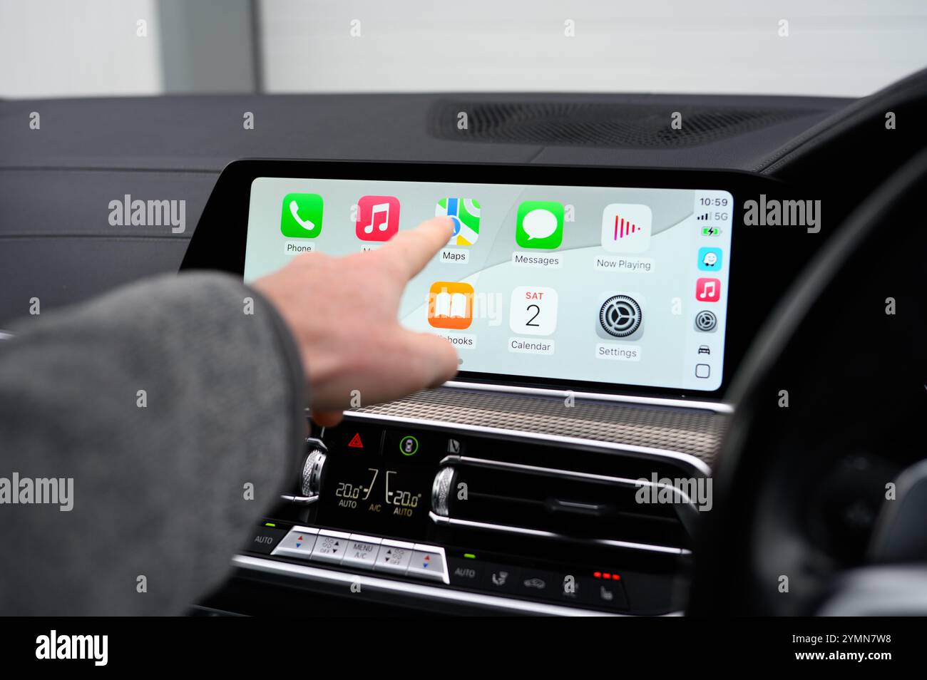 Apple carplay infotainment system hi-res stock photography and images ...