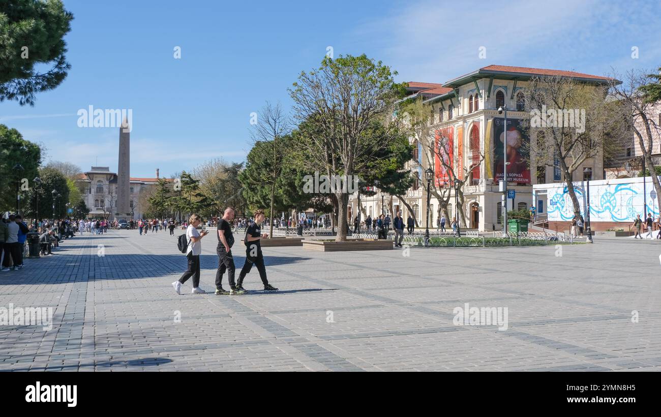 Sultanahmet square place tourists visit hi-res stock photography and ...