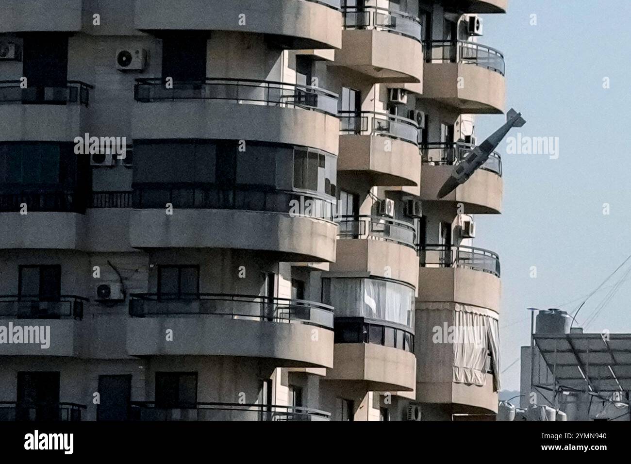 A bomb dropped from an Israeli jet is about to to hit a building in ...