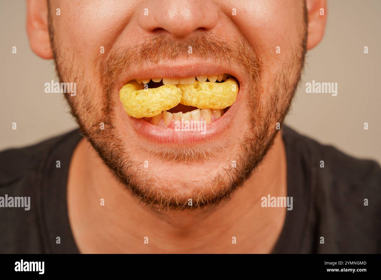 Guy hand ring teeth hi-res stock photography and images - Alamy