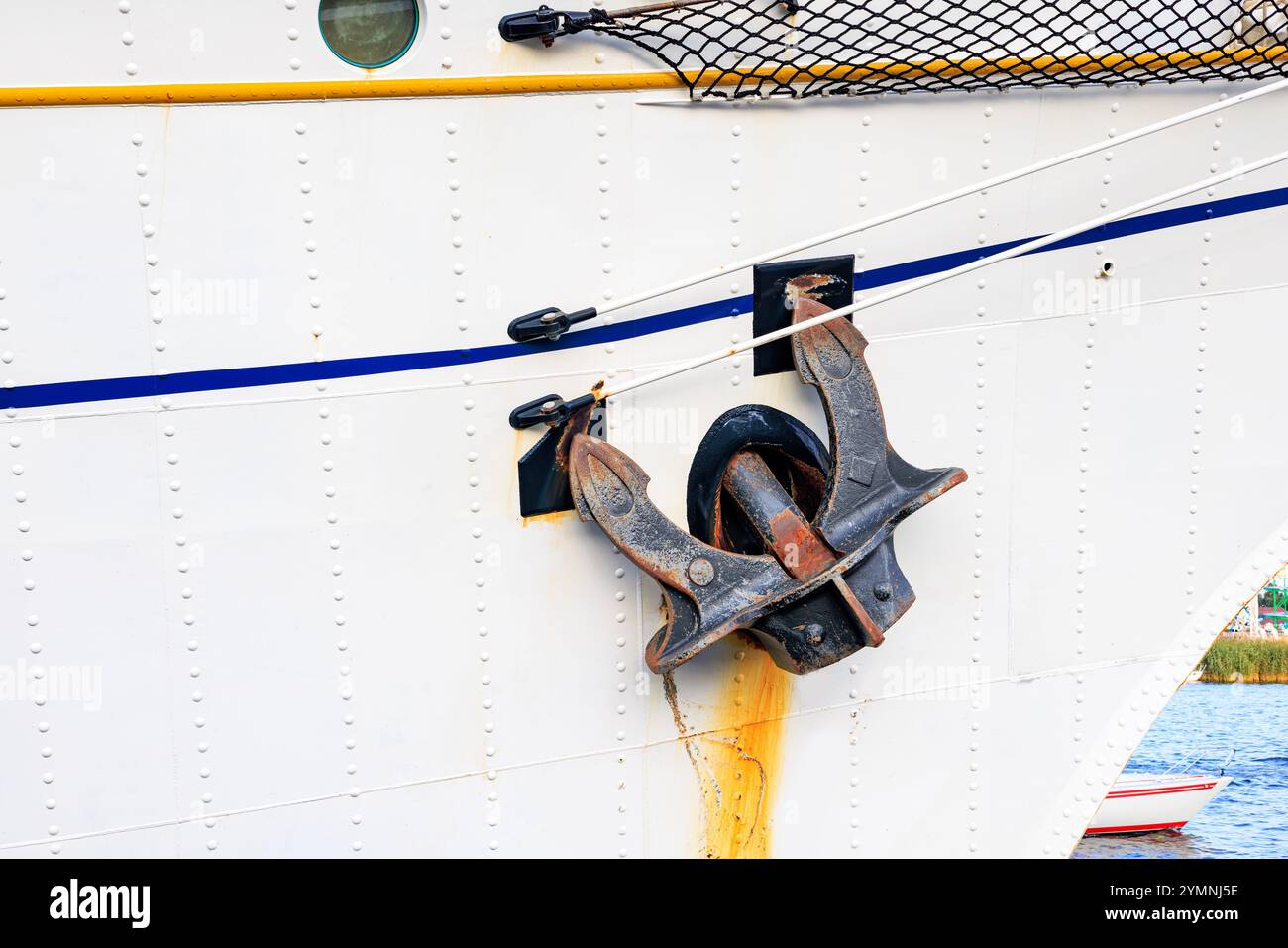 Bow part yacht anchor hi-res stock photography and images - Alamy