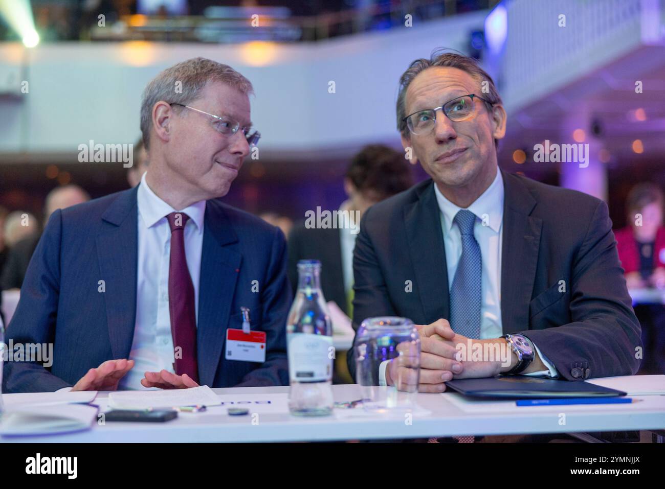 22 November 2024, Hesse, Frankfurt/M.: Jörg Kukies (SPD, r), Federal ...